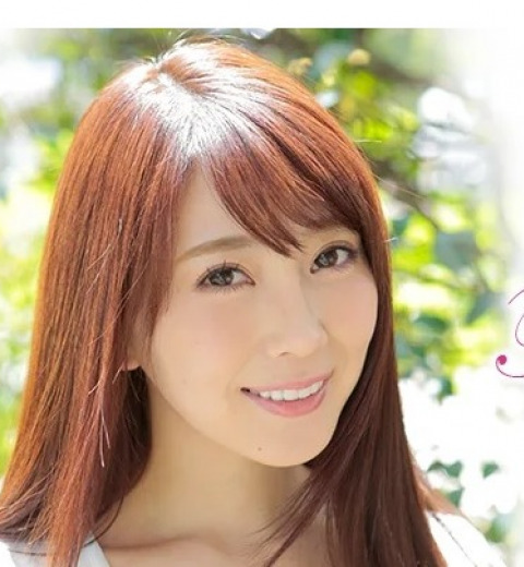 王林さんが大胆スリットのセクシーショットを公開「スタイルが天才的！」「どんどん綺麗になっていく」と大反響｜mamagirl [ママガール]